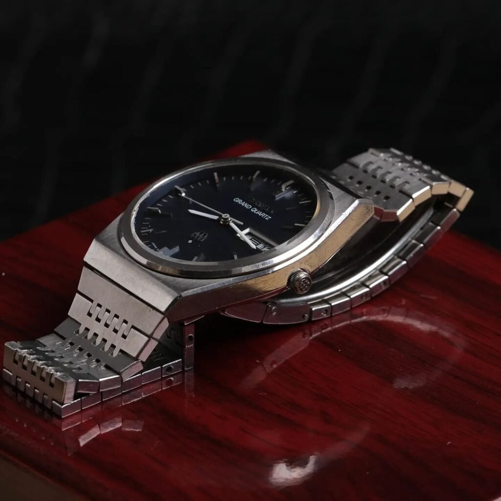 Grand Quartz 9943 - 800A Blue dial from March 1978 - Seiko Vintage