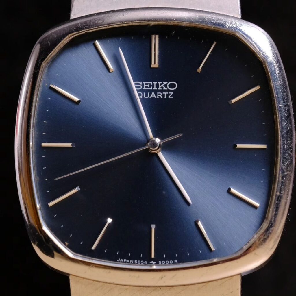 Seiko Quartz 5854 - 5000 Blue dial from December 1978 - Seiko Vintage