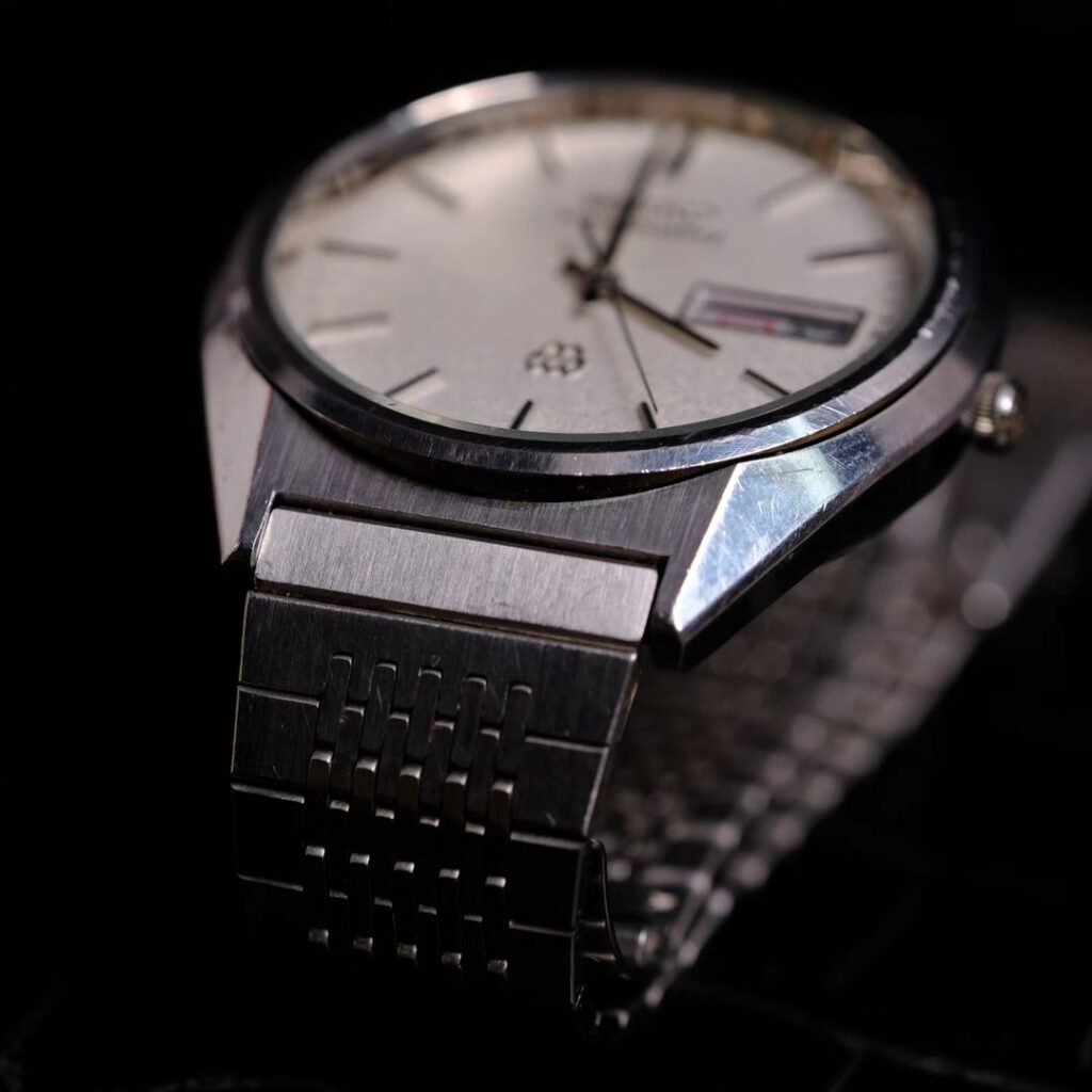 Seiko King Quartz 9923 - 8060 Sand dial from April 1981 - Seiko Vintage