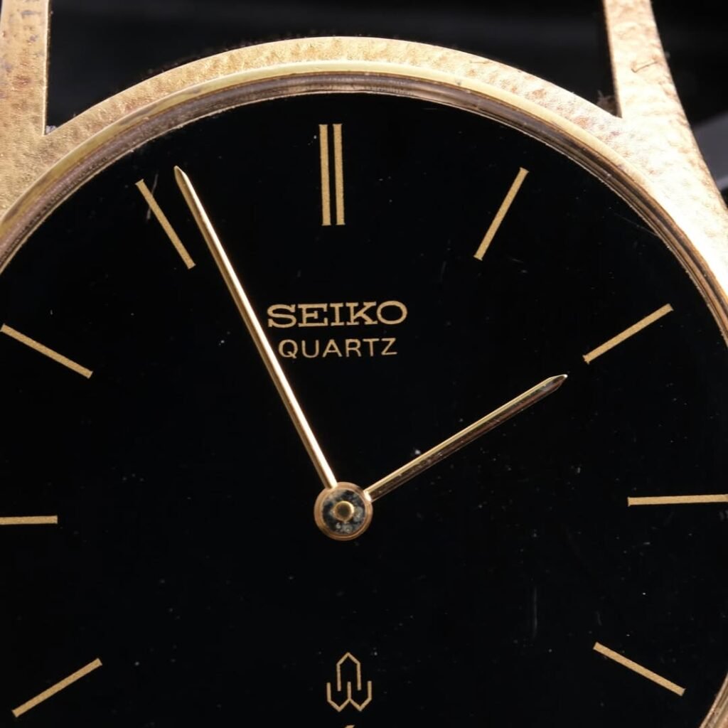 Seiko Quartz 7820 - 7010 Black stone dial from May 1977 - Seiko Vintage