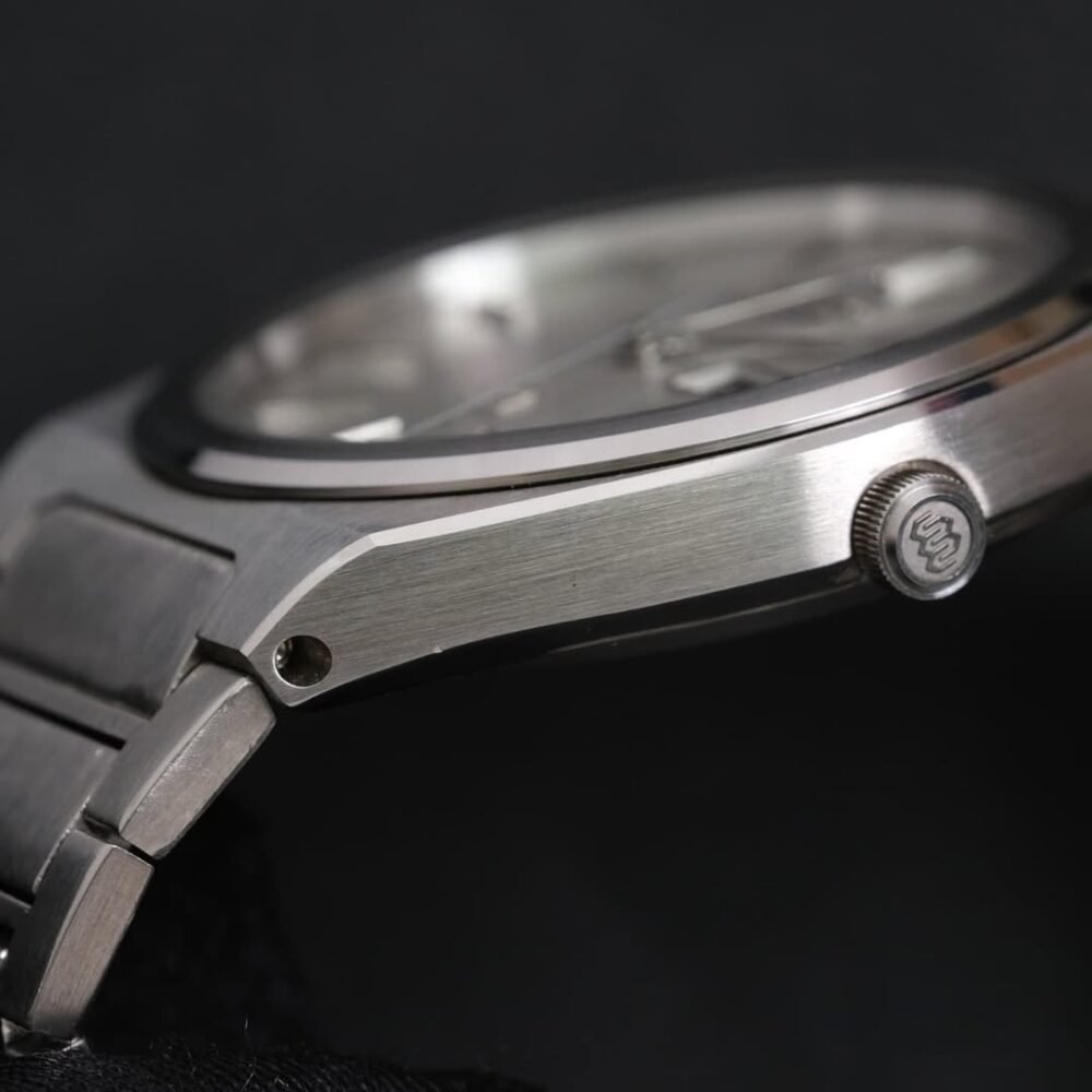 Seiko Grand Quartz 9256 - 8010 " Nautilus " from September 1978 - Seiko ...
